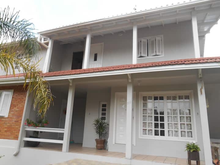 Apartamento 4 Sueli Gramado 3 Hospedes. - グラマド