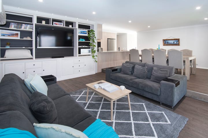 5 Bedroom Home Meters From The Beach - Busselton