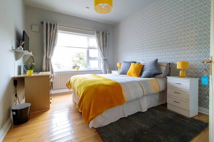 Westport Rooms With Stunning Wood Views - Westport, Ireland