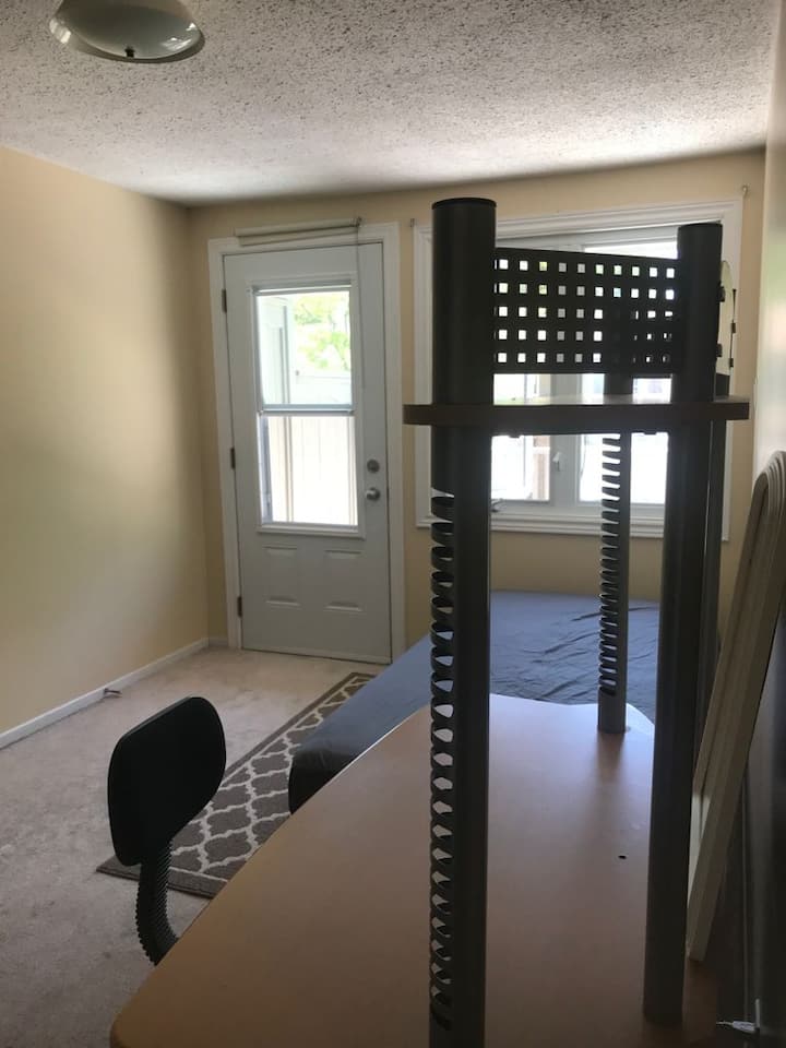 Spacious Private Bedroom + Balcony For Rent! - Ottawa