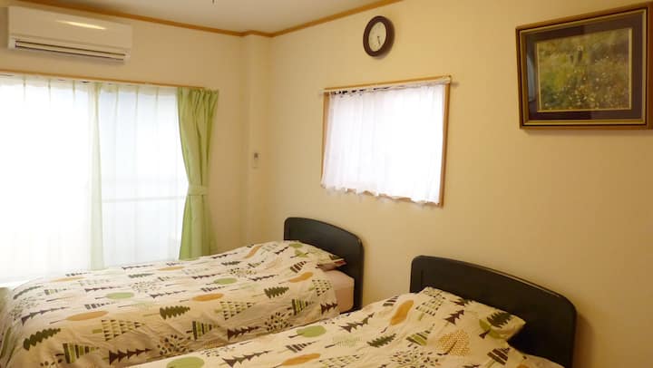 Cozy Room 1 Min To The Main Station - Kadoma