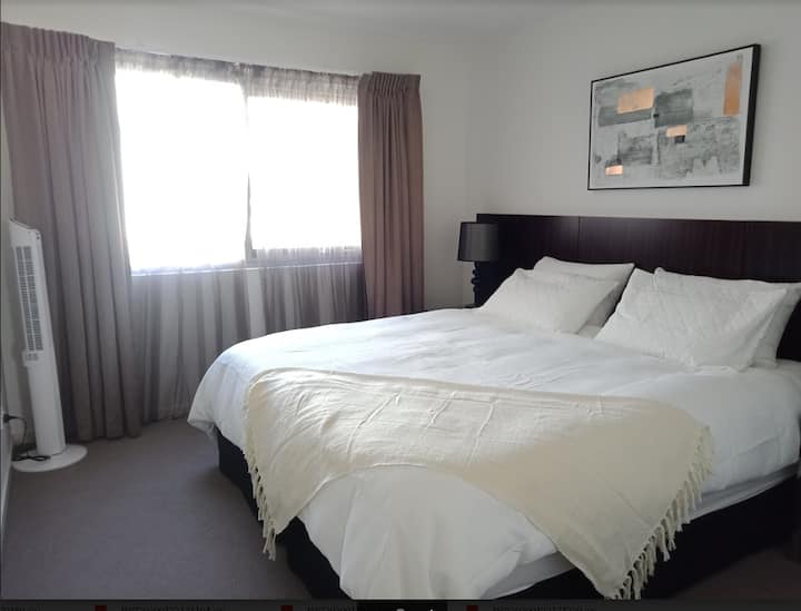 Modern 2br/2ba Close To Cbd - Canberra