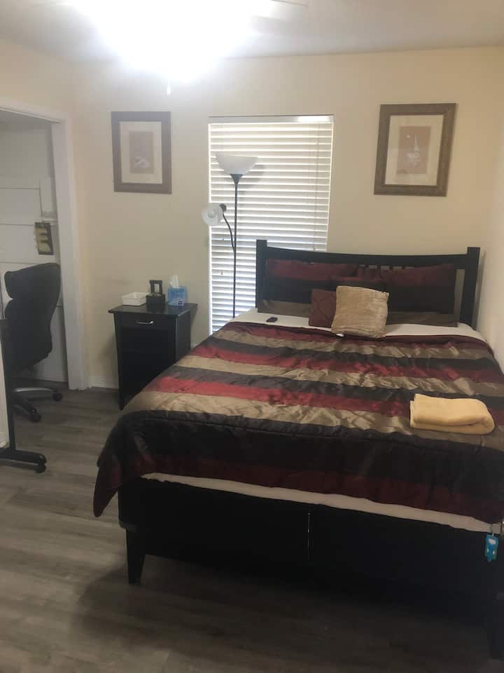 Pensacola Beautiful And Comfortable Florida Room 3 - Pensacola, FL
