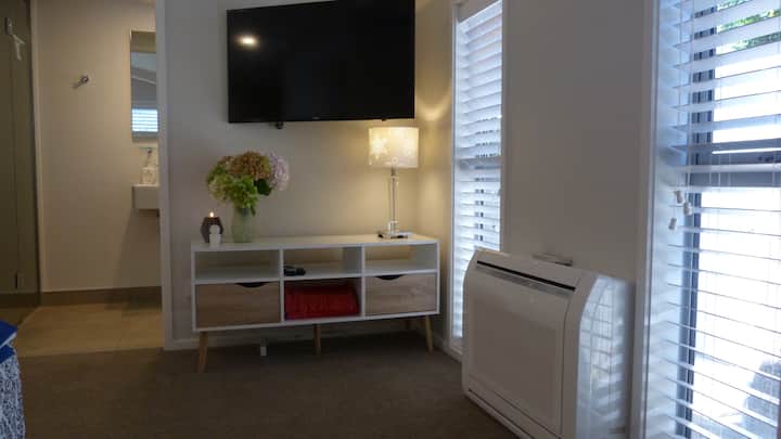 Luxurious Parkside Studio - Private And Spacious - Blenheim