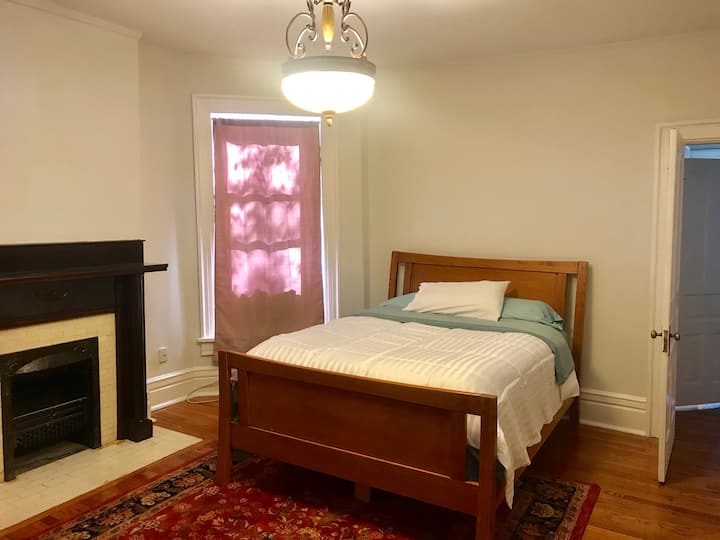 Cantrell’s Airbnb On Broadway - Bridgestone Arena