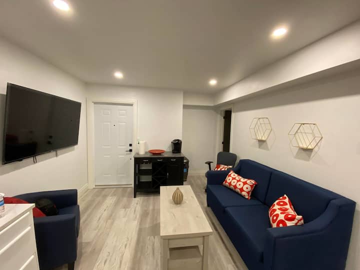 Modern 1bedroom Unit
B In New Built - Windsor