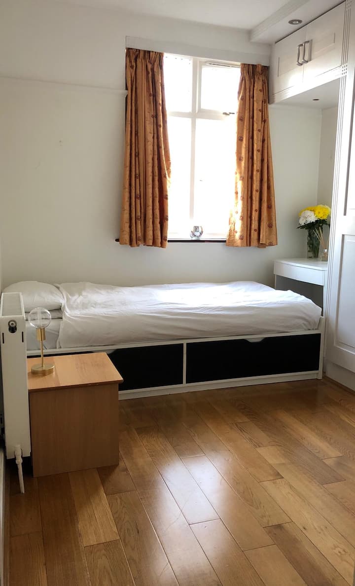 Lovely Room In Large House In London - Londres