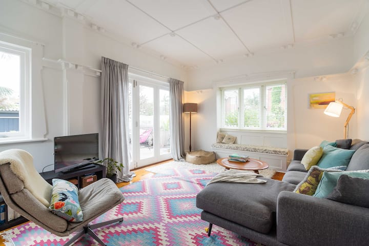 Lovely Family Home Close To Manly! - Manly