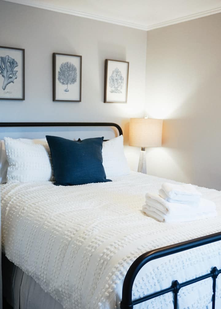 Spacious + Stylish Midtown Sacramento Apartment! - Sacramento, CA
