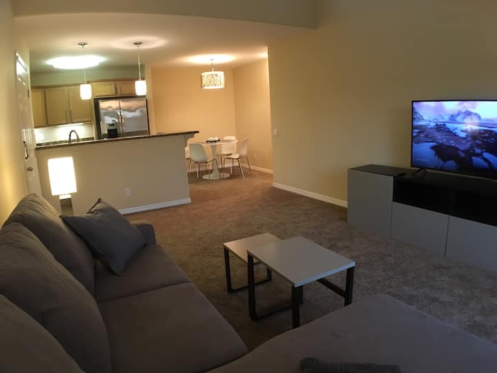 Modern Condo + Parking | Great Location - San Diego, CA