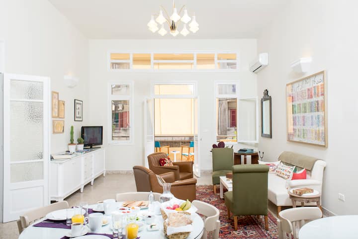 1940’s Old Guesthouse . Green Room - Beirut