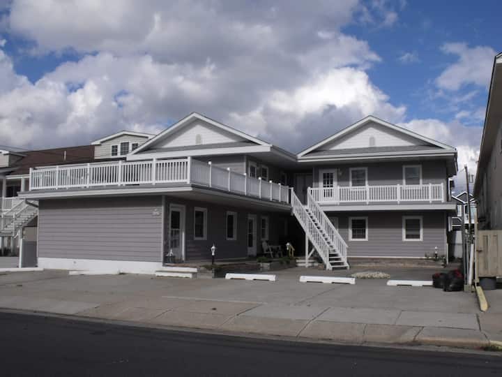 2 Bed/1 Bath Condo Across The Street From Beach - Wildwood Crest, NJ