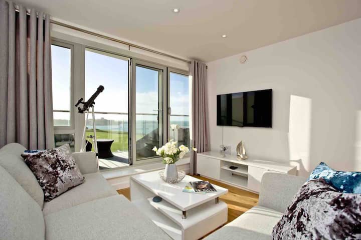Sunset @ Lusty Glaze - Sea Views & Private Parking - Newquay