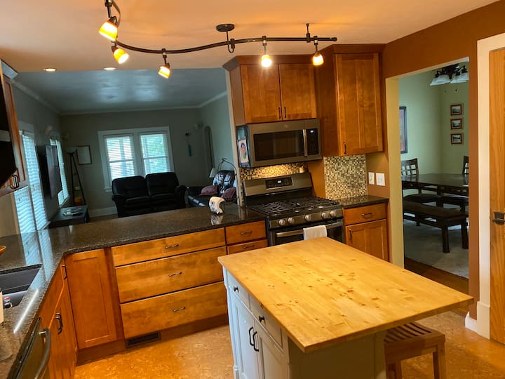 Arbor Hill-home Away From Home! - Omaha, NE