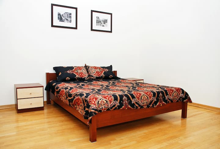 Apartment In Historic Center Kiev, Chykalenka Str. - Kiev