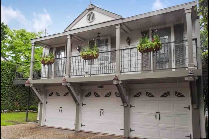 Charming Guest House - Houston, TX