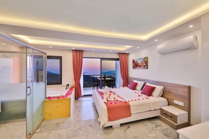 Lale Suit;deniz+doğa Manzaralı,jakuzili+aile Suiti - Kalkan