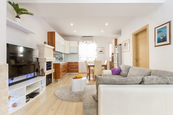 Luxury Apt. In City Center,bbq,free Pub.parking! - Split