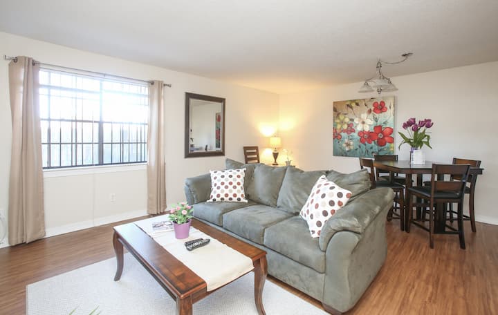 Lakefront Comfort Close To Downtown - Metairie, LA