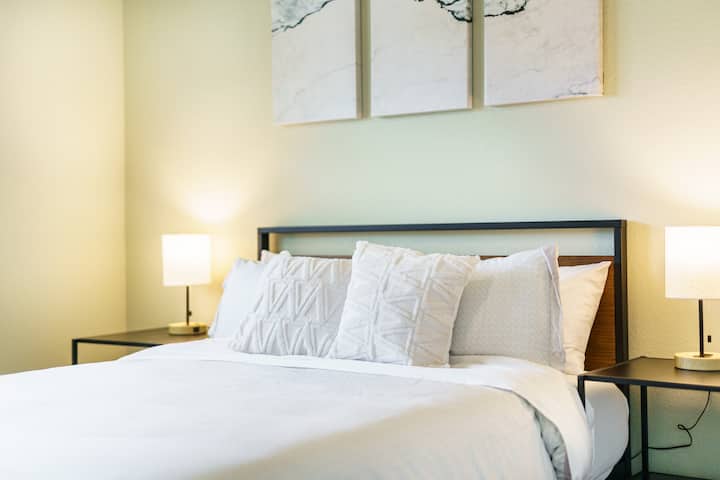 Cozy Guest Suite With Full Kitchen Near 8th St - Rogers, AR