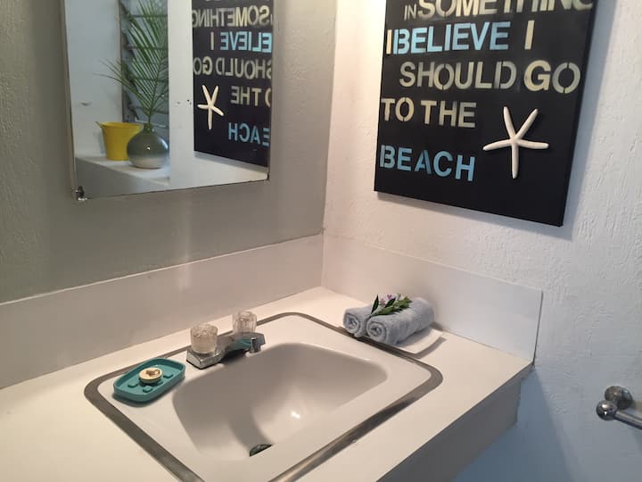 Studio With Outdoor Patio, 6 Mins To Accra Beach. - Worthing