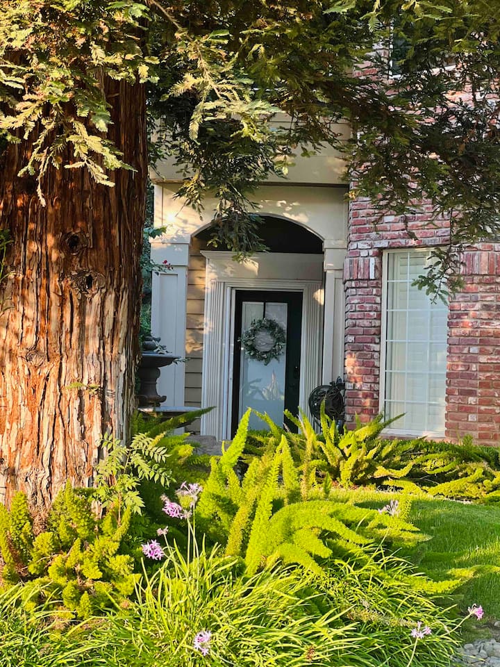 "The Andalusian Manor" Private Luxury Suite - Fresno, CA