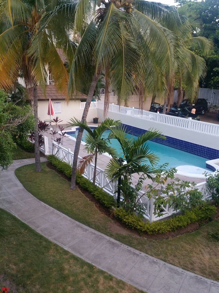 2 Bedroom Garden Apartment - Kingston