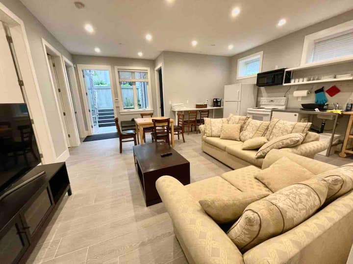 Newly Built 3-bedroom Entire Guest Suite-3睡房 - 溫哥華