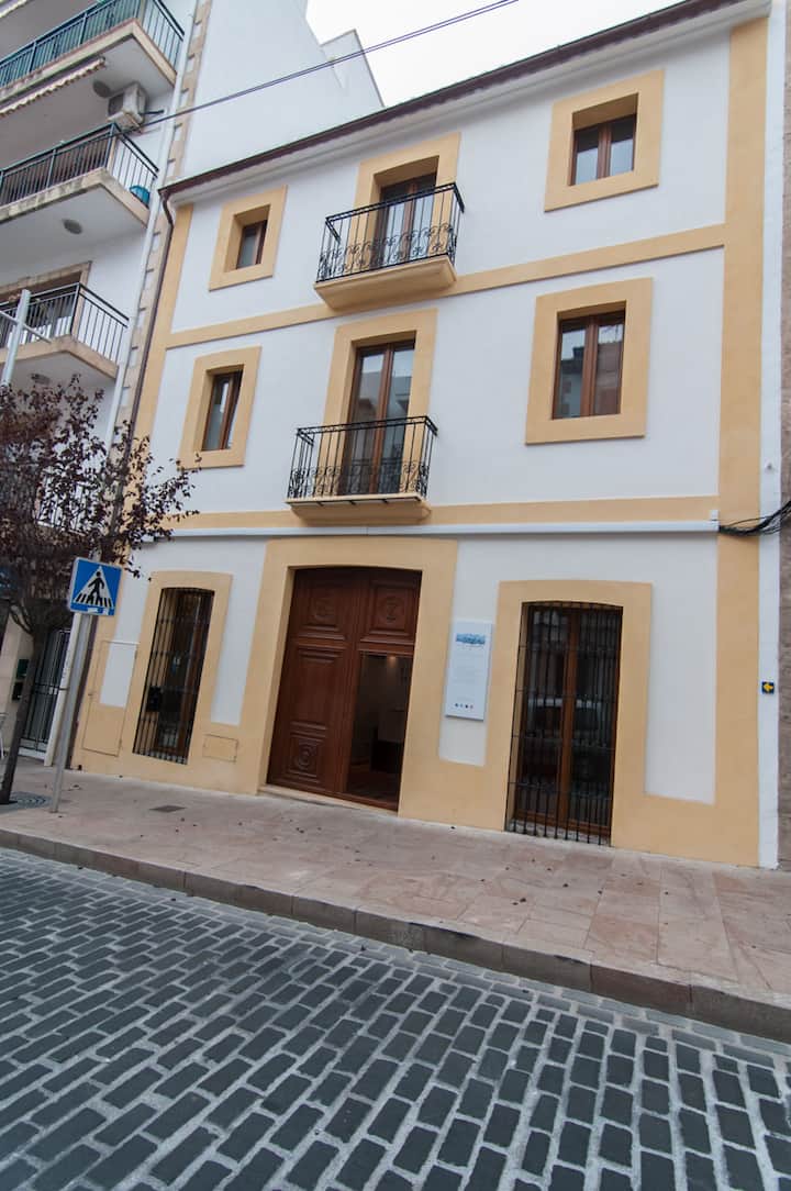 Albergue De Diseño En Casa Señorial De 48 Plazas - Xàbia