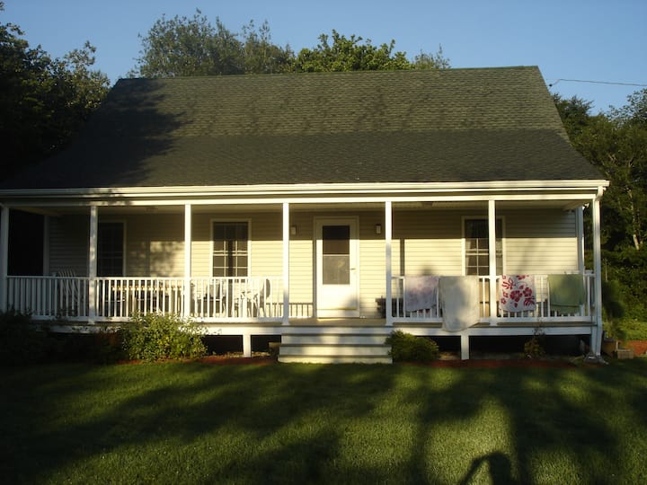 Little Compton Sunny Home In A Private Meadow - Little Compton, RI