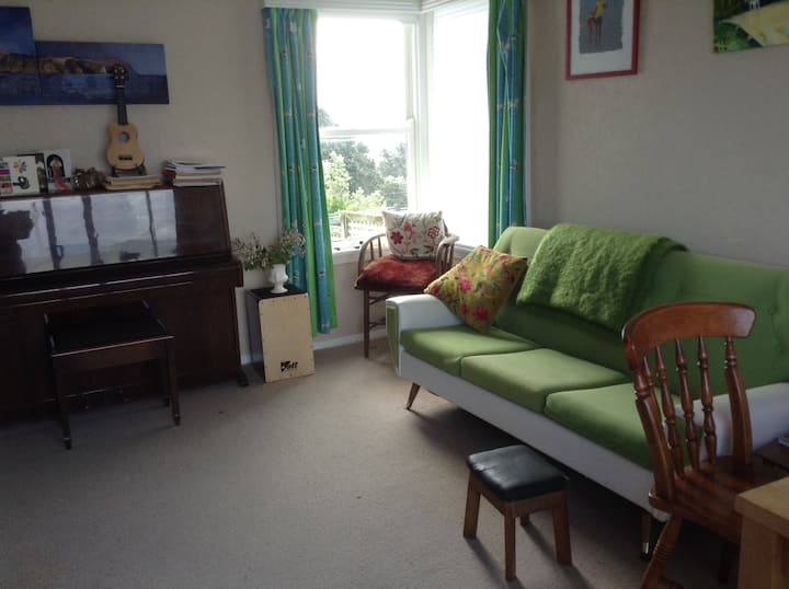 Sunny Bedroom In Home By The Sea - Wellington