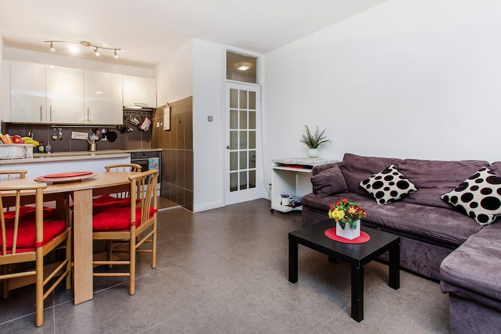 Super Central Quality Stylish Flat - Bloomsbury