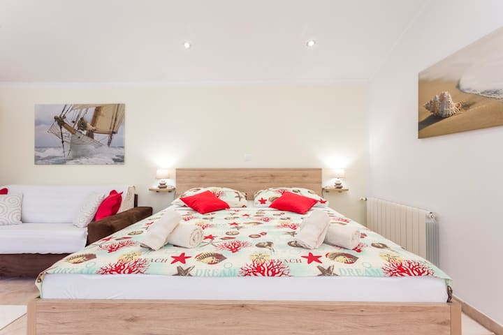 Studio Apartment With Garden - Hvar