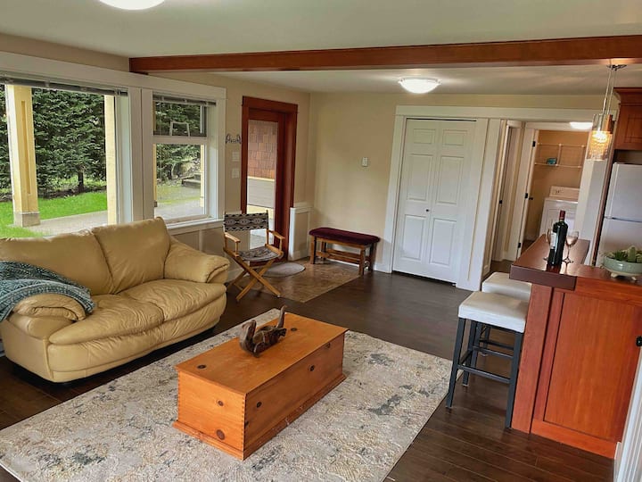 Stylish Coastal King Suite - Pets Welcome - Ladysmith