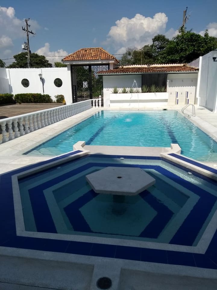 Hermosa Casa En El Centro De Ricaurte - Ricaurte