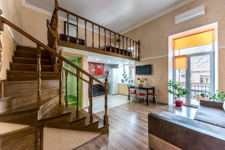 Apartment With а Balcony In Quiet Odessa Courtyard - Odesa