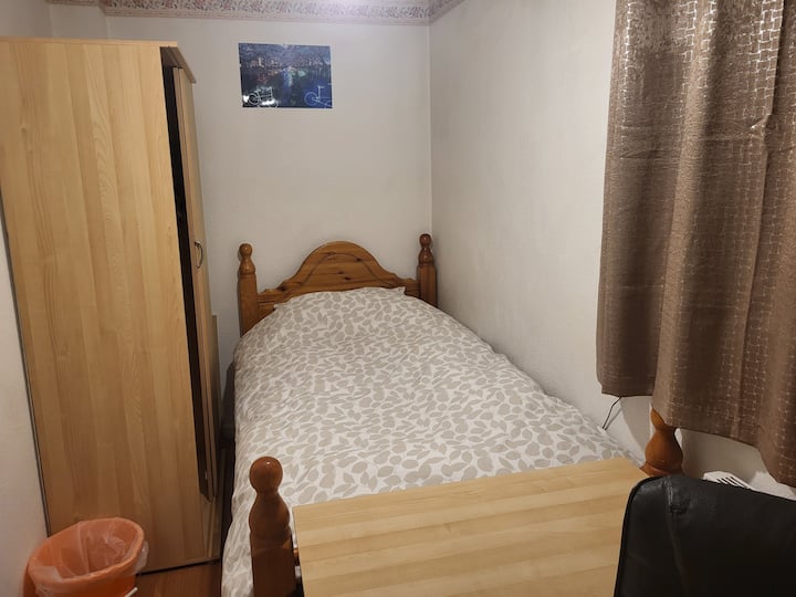 Single Room Close To Birmingham City Centre B19 - Birmingham