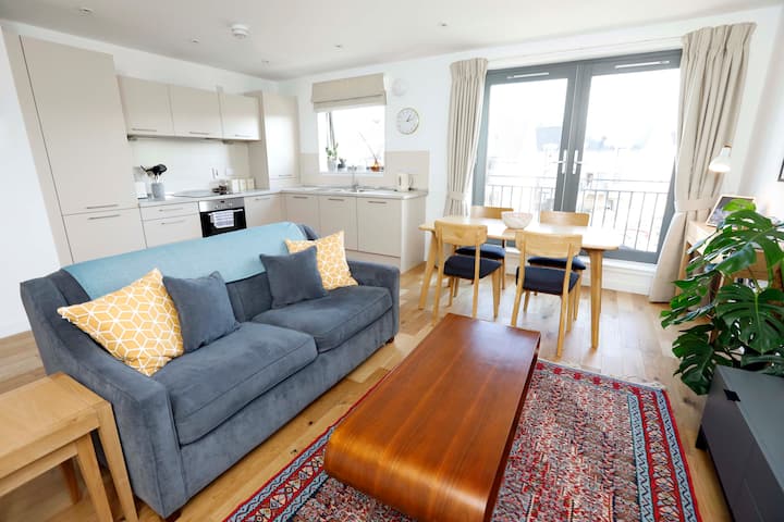 ✰ Modern ✰ Spacious ✰ Bright + Lift + Free Parking - Edinburgh
