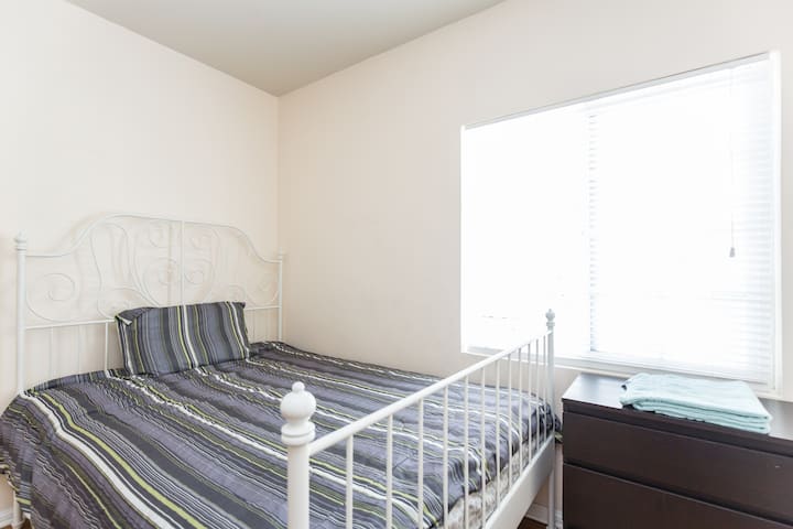 Near Dtla's Private Bedroom #2 - Los Angeles, CA