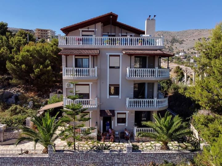 Big Apartment In Villa - Saranda