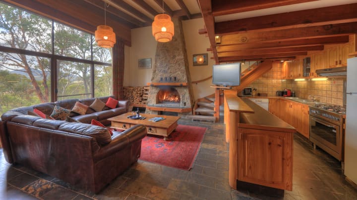 Luxury Timber And Stone Mountain Escape Chalet 1 - Perisher Ski Resort