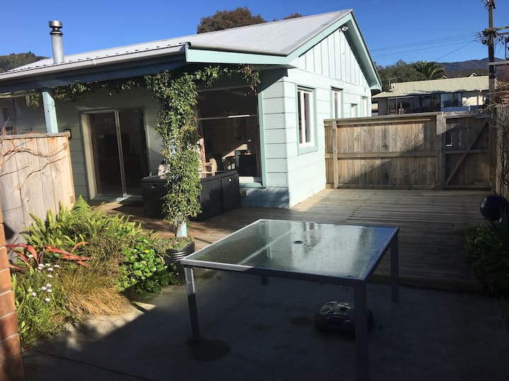 The Blue House Waikawa - Picton