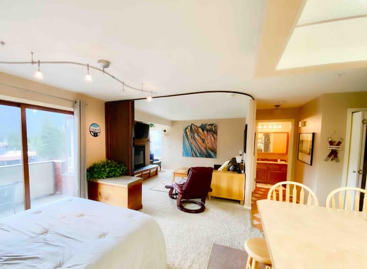 The Stay At Slopeside- Girdwood Condo @ Alyeska - Alyeska, AK