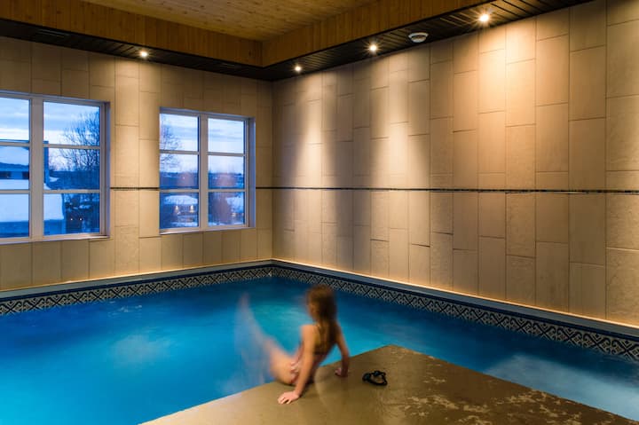 Beautiful Luxury House ∣ Inside Pool ∣ 14 Pers - Québec, QC