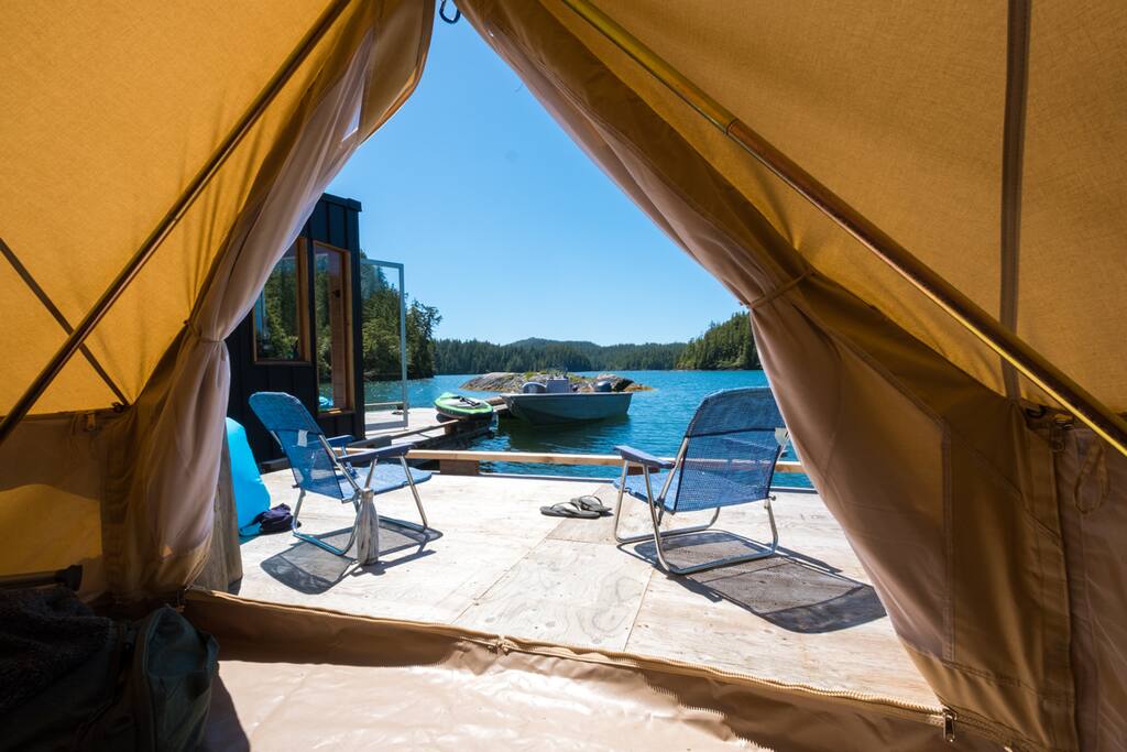 Lagoon Float Camp - Houseboats for Rent in Tofino, British Columbia, Canada