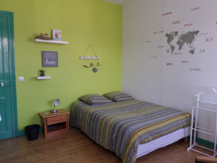 Chambre "Verte", Côté Rue, Dans Maison De Ville - Saint-Brieuc
