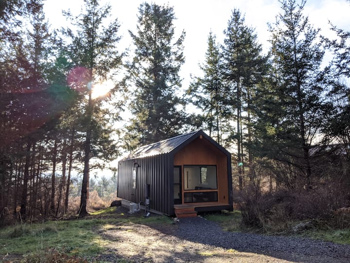 Private Guesthouse W/ Deck & Breathtaking Views - Friday Harbor, WA