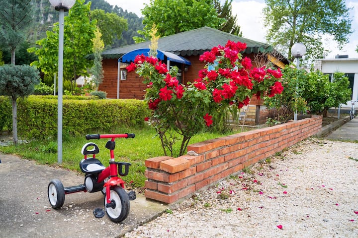 Juri's Villa Arboreal Retreatw. On-site Parking" - Albania