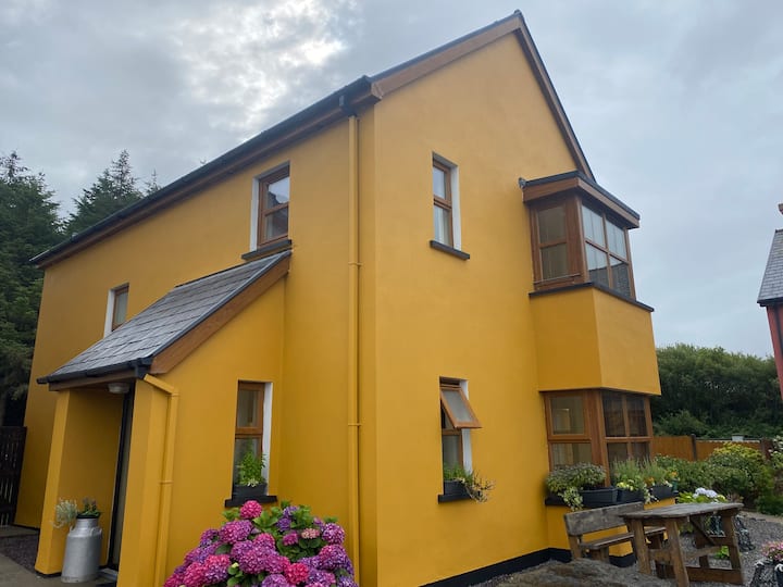 'Inishfarnard', Eyeries Village. - County Kerry