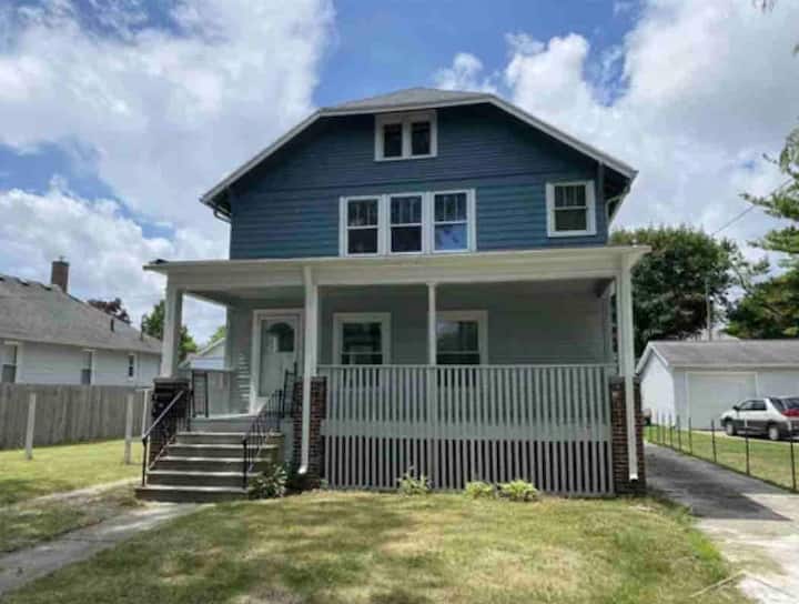 Spacious Cozy Apartment - Saginaw, MI